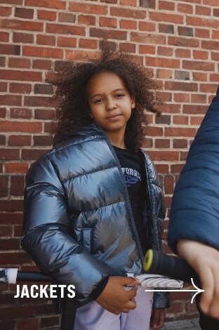 4F - Sports store. Sportswear, shoes and accessories for athletes